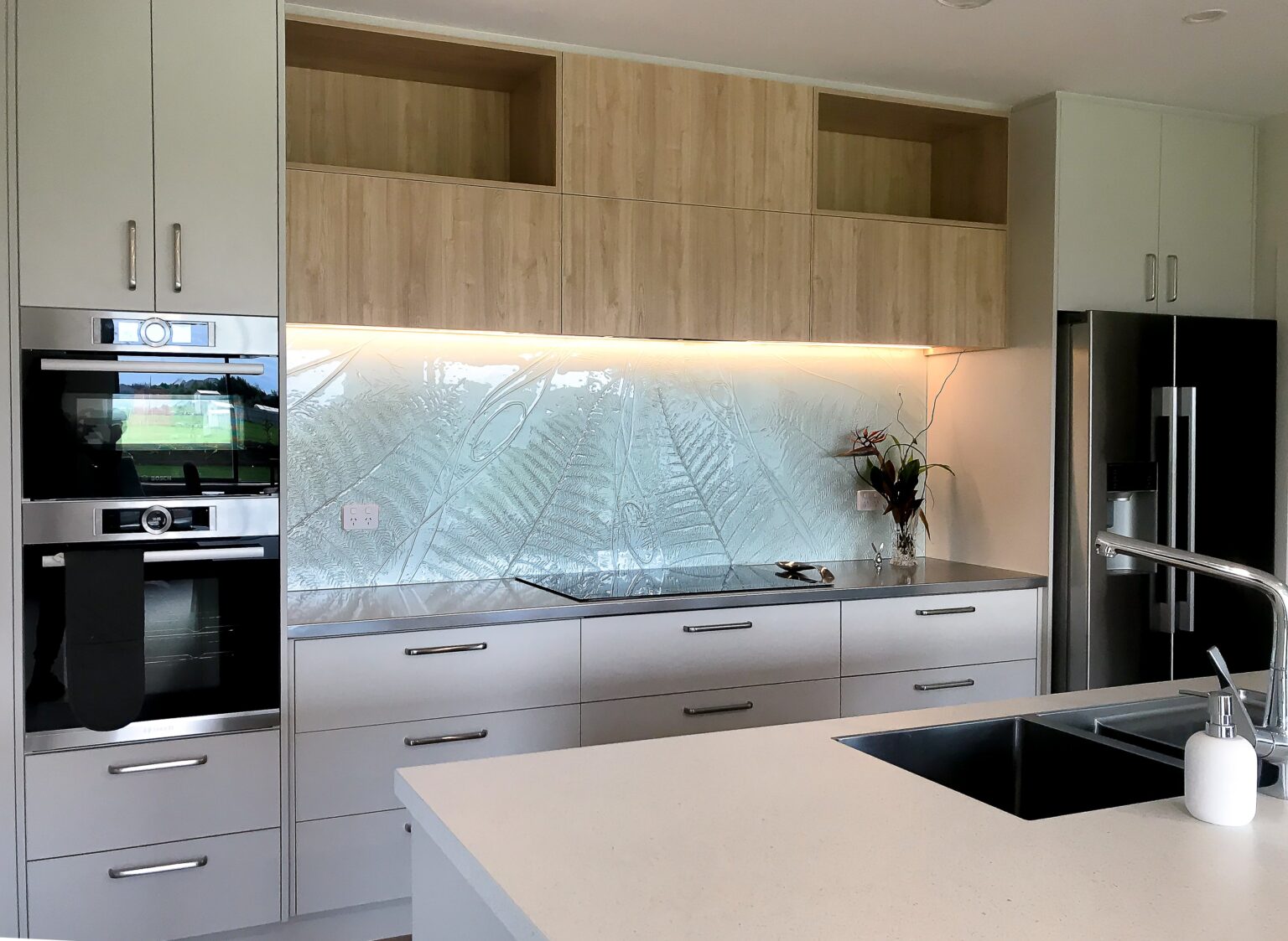 Choosing the Right Color and Texture for Your Glass Splashback - Market ...